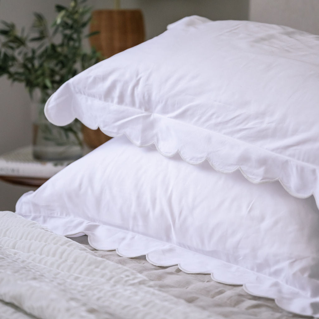 White Scalloped Edge 400TC Cotton Pillowcases – Her Shed